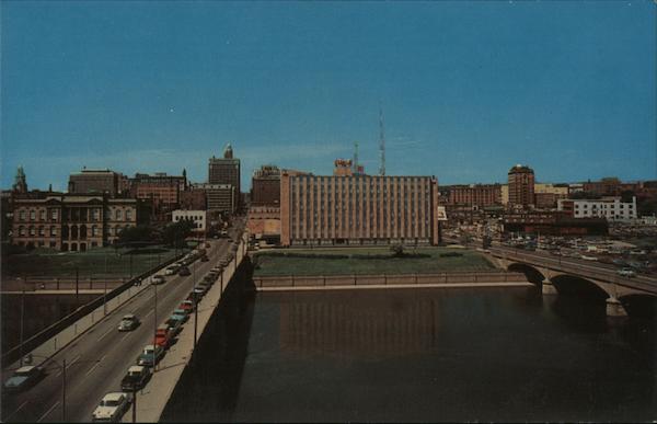 Locust Street Bridge - Grand Avenue Des Moines, IA Postcard