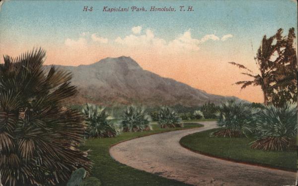 Kapiolani Park Honolulu, HI Postcard