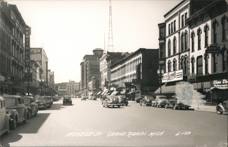 Monroe St. Grand Rapids Mich. Michigan Postcard