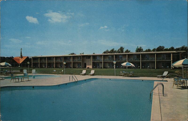 Howard Johnson's Motor Lodge Pool West Boylston, MA Postcard