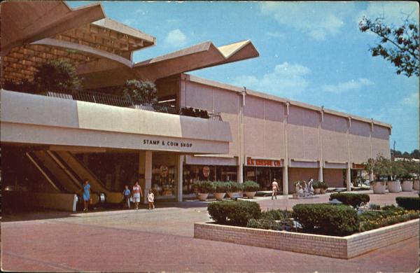 The Lower Level Of The Fabulous Lenox Square Shopping Center Atlanta, GA