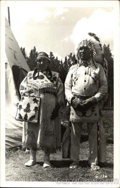 Native American Man and Woman in Traditional Dress Native Americana ...
