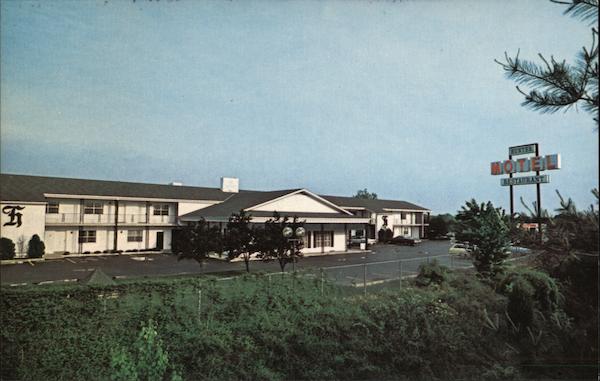 The Hunter Motel & Restaurant Newington, VA Postcard