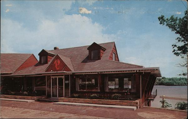 Milly Mitchell's Restaurant on Lake Nipmuc, Route 16 Mendon, MA Postcard