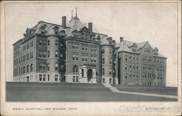 Mercy Hospital Des Moines, IA Postcard