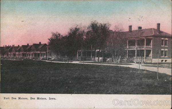 Fort Des Moines Iowa Postcard
