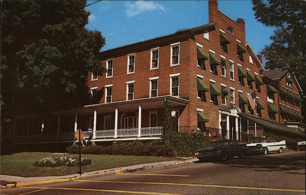 Middlebury Inn, Vermont's Finest Colonial Inn Frank L. Forward Postcard