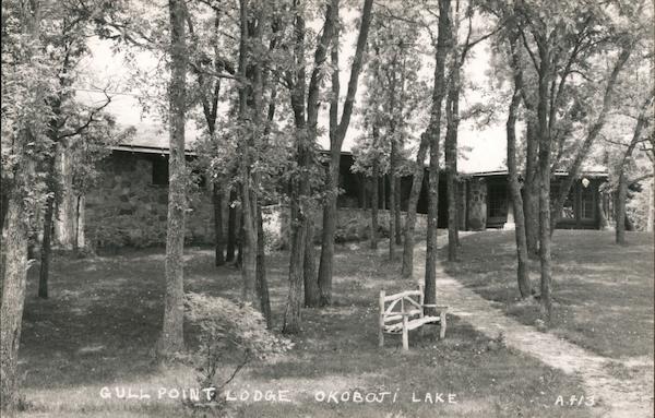 Gull Point Lodge, Okoboji Lake Wahpeton, IA Postcard